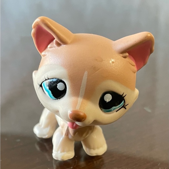 Hasbro | Toys | Lps Husky 12 Retired Generation Blue Eyes Tongue Out ...